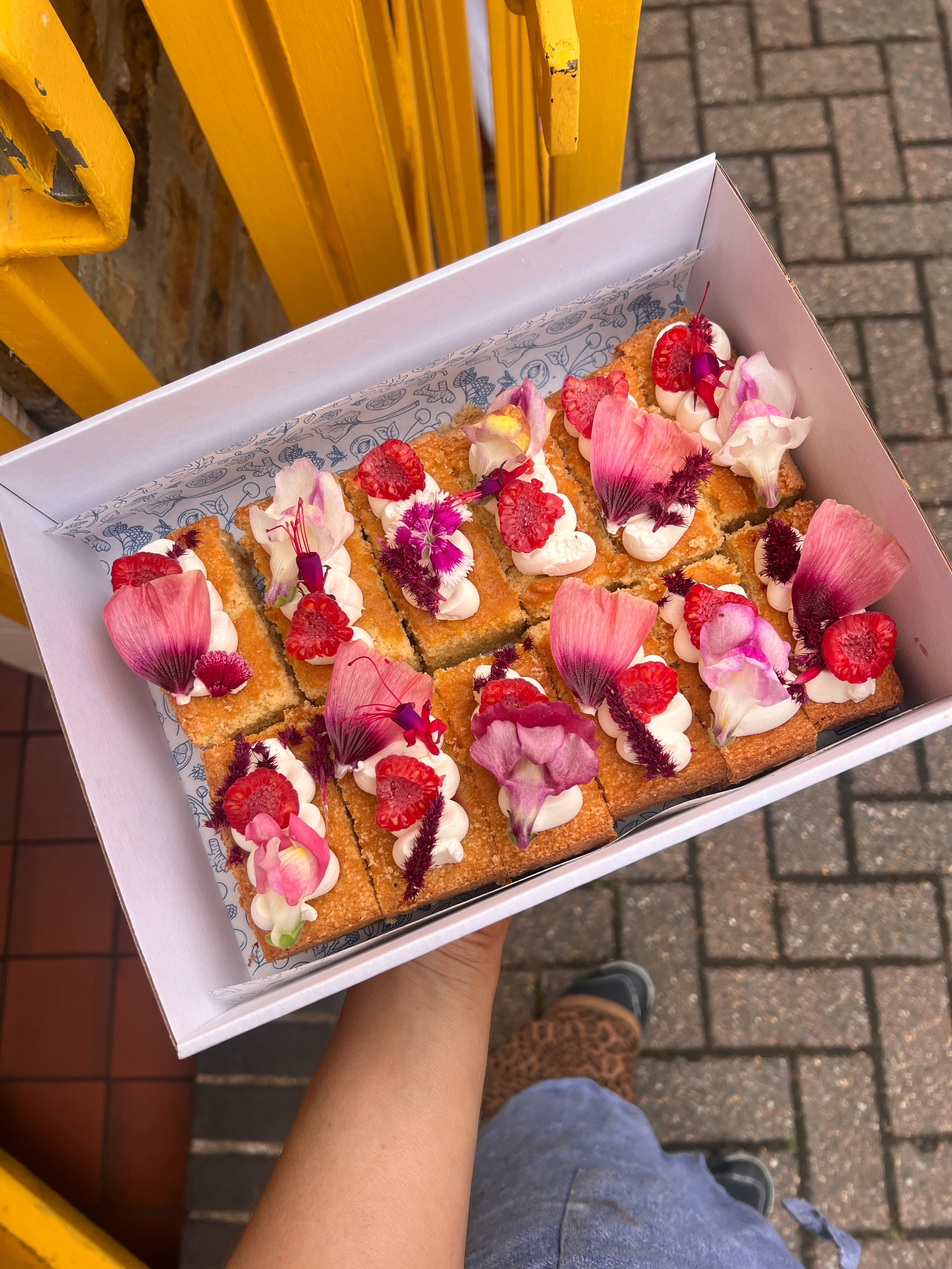 Little Cakes - Box of 12 – EK BAKERY