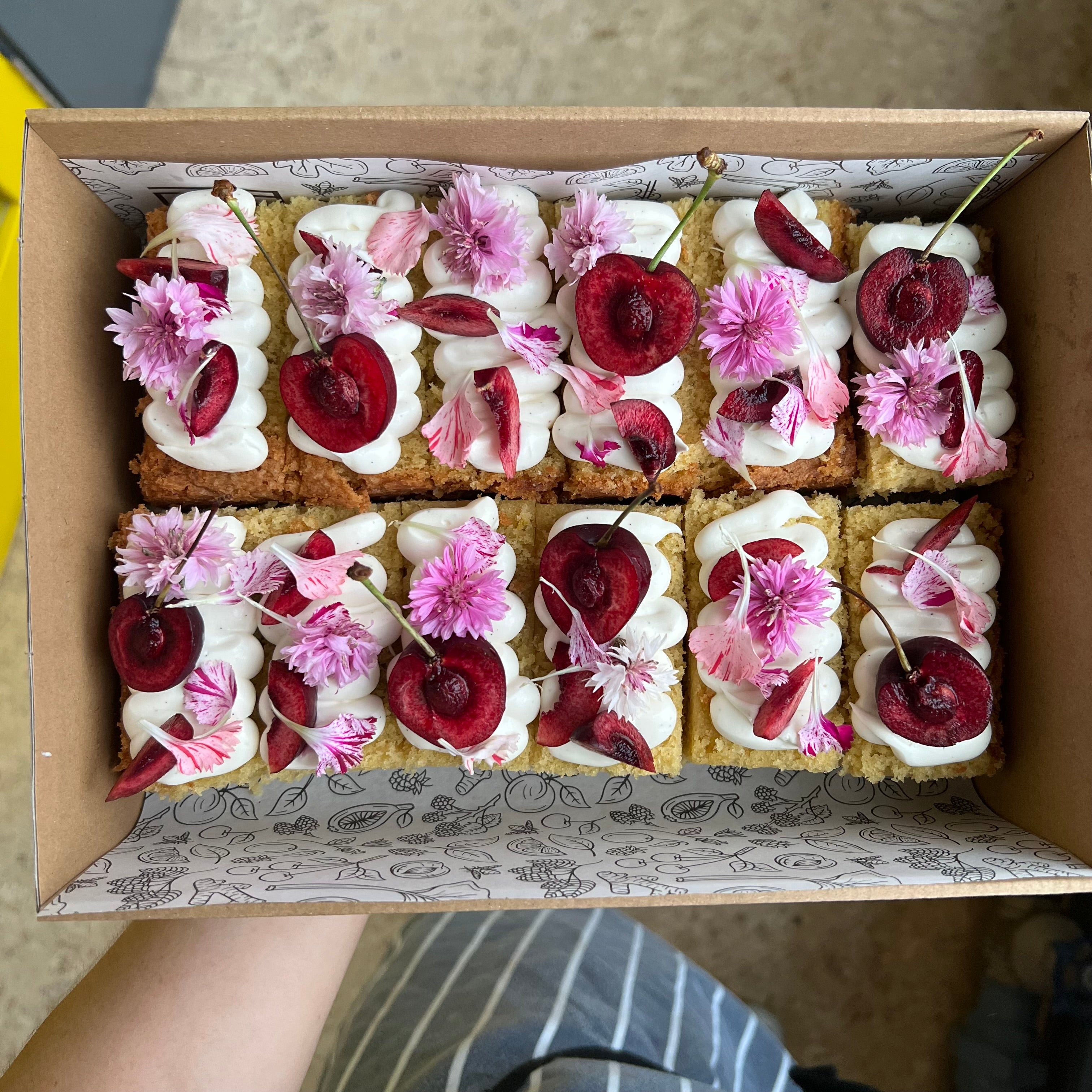 Little Cakes - Box of 12 – EK BAKERY